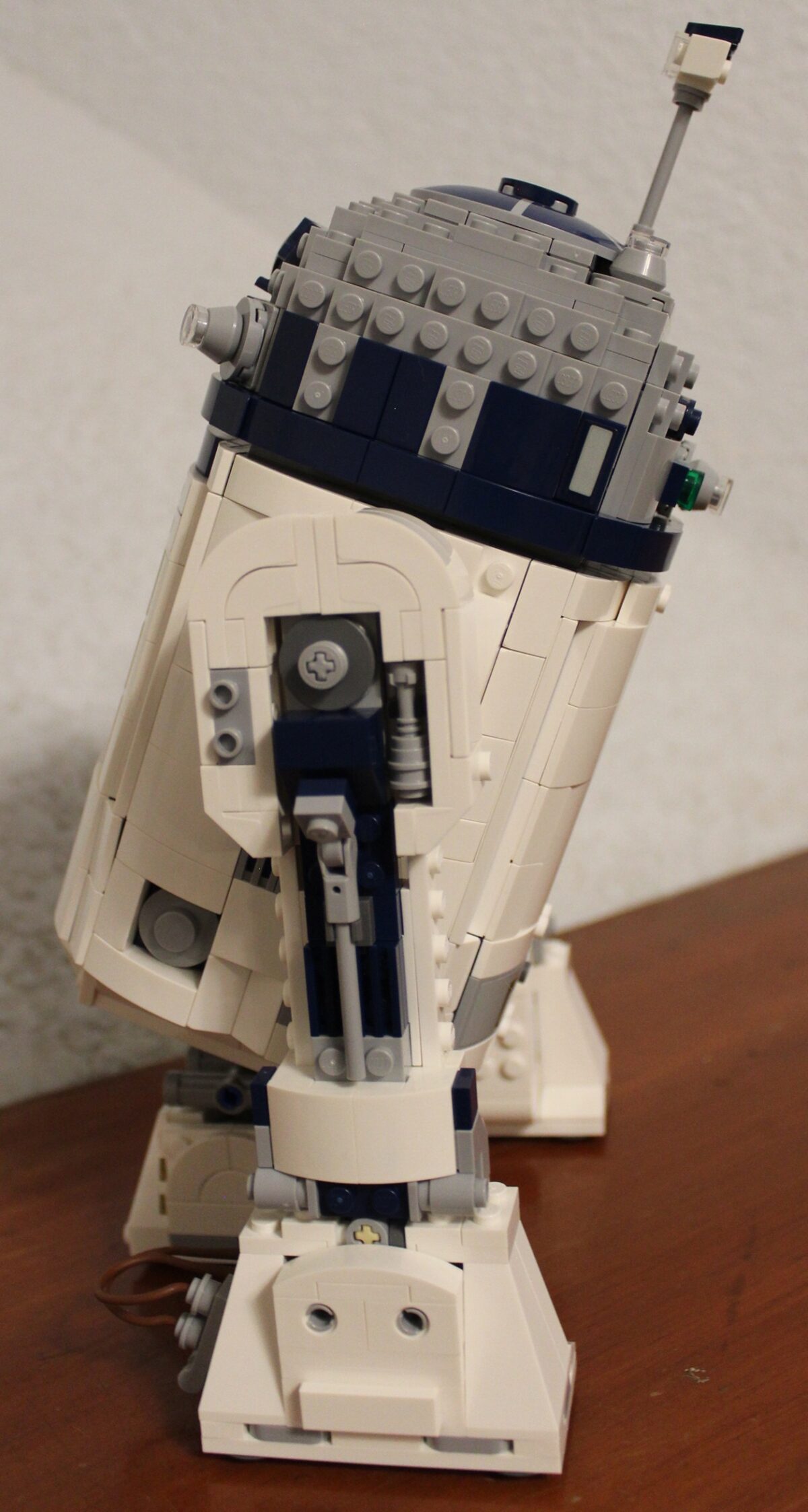 LEGO R2-D2 Star Wars 25th Anniversary Review - VULKK.com