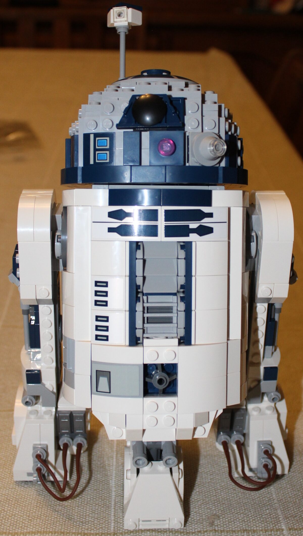 LEGO R2-D2 Star Wars 25th Anniversary Review - VULKK.com